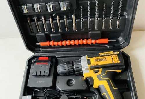 Шуруповерт 14 вольт с набором бит Dewalt