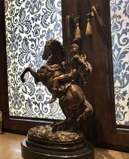 Скульптура бронза Римлянин на коне