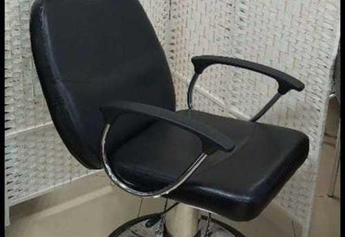 Кресло с откидной спинкой