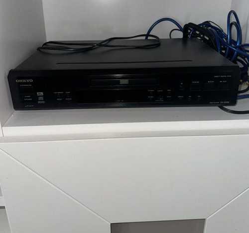 CD/DVD-плеер Onkyo DV-S555