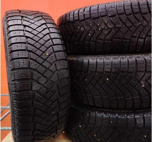 Pirelli Ice Zero 215/65 R16