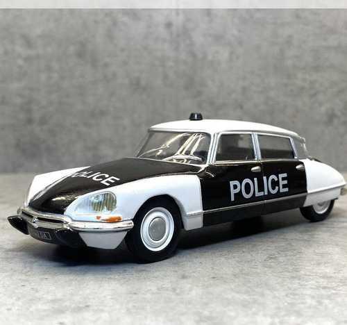 Коллекционная модель Citroen DS21 Police 1:43