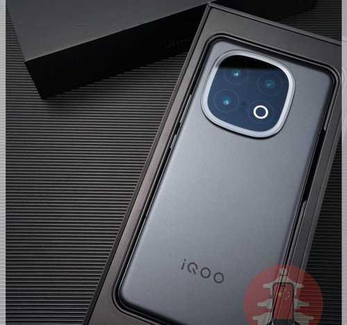 Vivo iQOO 13, 16/512 ГБ