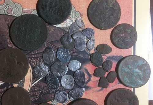 Медные монеты и серебряная чешуя