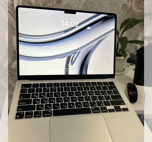 Macbook Air 13 M2 8/256 99% батарея   чехол и хаб