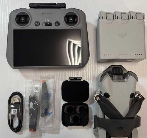 Квадрокоптер Dji Mini 4 Pro Fly More Kit