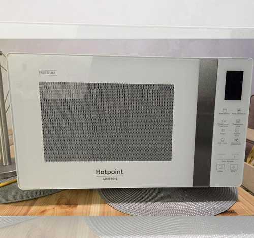 Микроволновая печь Hotpoint Ariston mwhaf 201W