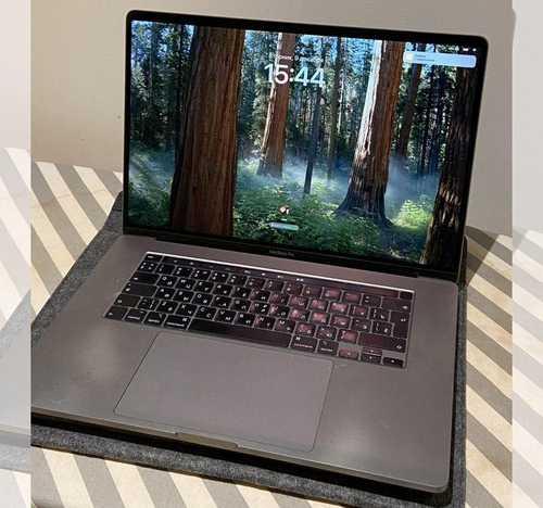 MacBook Pro 16 (2019), 1024 ГБ, Core i9, 2.3 ГГц, RAM 16 ГБ, AMD Radeon Pro 5500M 4 ГБ