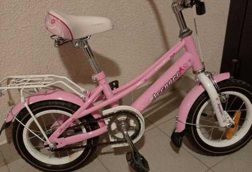 Детский велосипед с боковыми колёсами