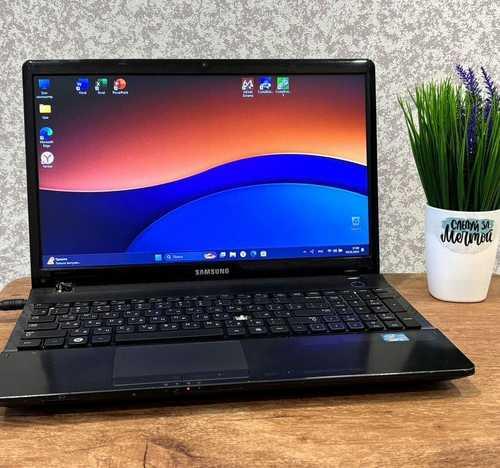 15.6" Samsung NP300- i5/6GB/GT520MX/SSD120 HDD320