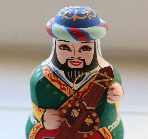 Деревянная фигурка казах
