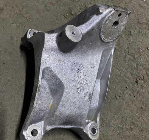 Кронштейн крепления двс ckda 4.2 TDI