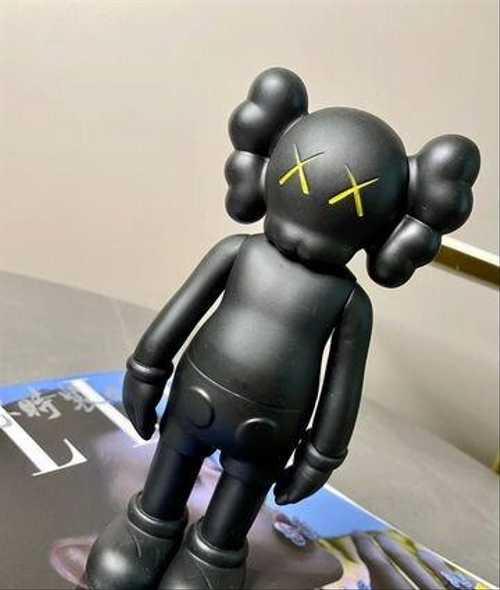 Kaws игрушка