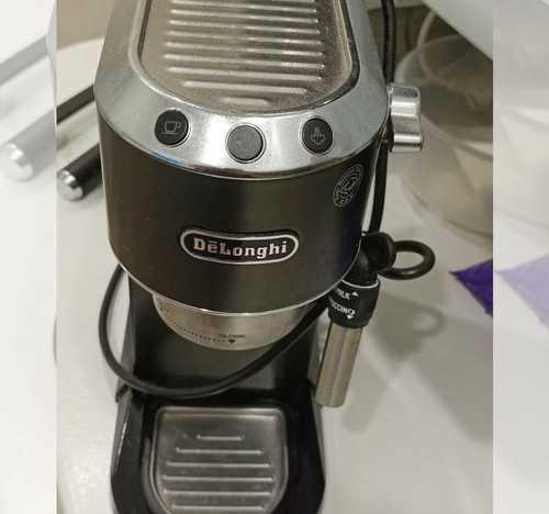 De'Longhi Dedica EC 685 кофеварка рожковая