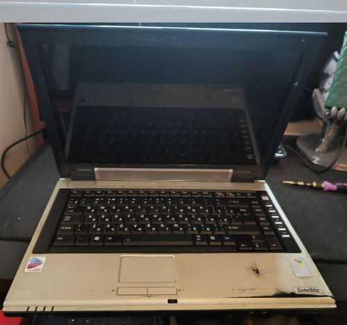 Ноутбук toshiba satellite M55-S325