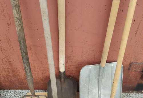 Садовый инвентарь: тяпка грабли лопата вилы метла
