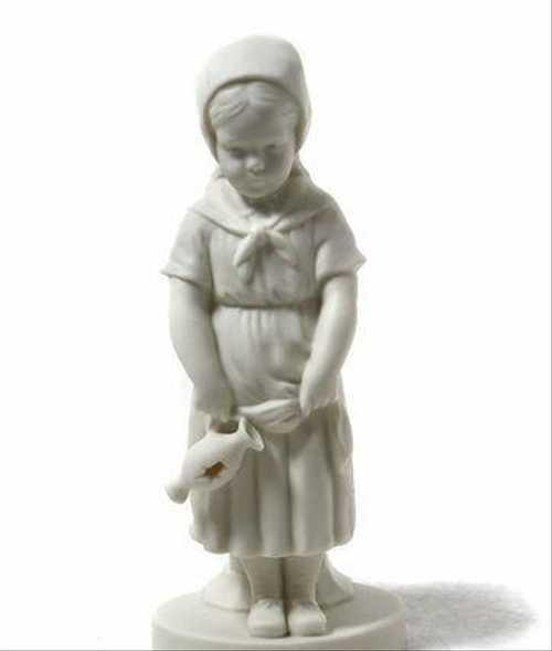 Фарфоровая фигура "Девочка с кувшином". Gustavsber