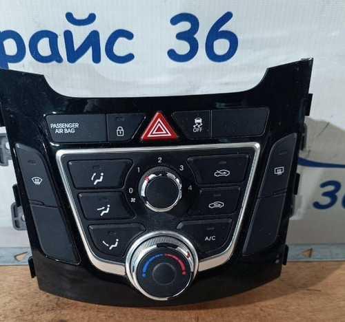 Блок управления климатом печкой Hyundai i30 GD