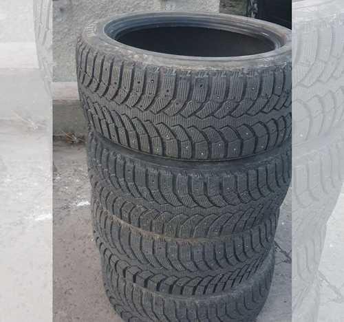 Bridgestone Blizzak Spike-01 225/50 R17 98T