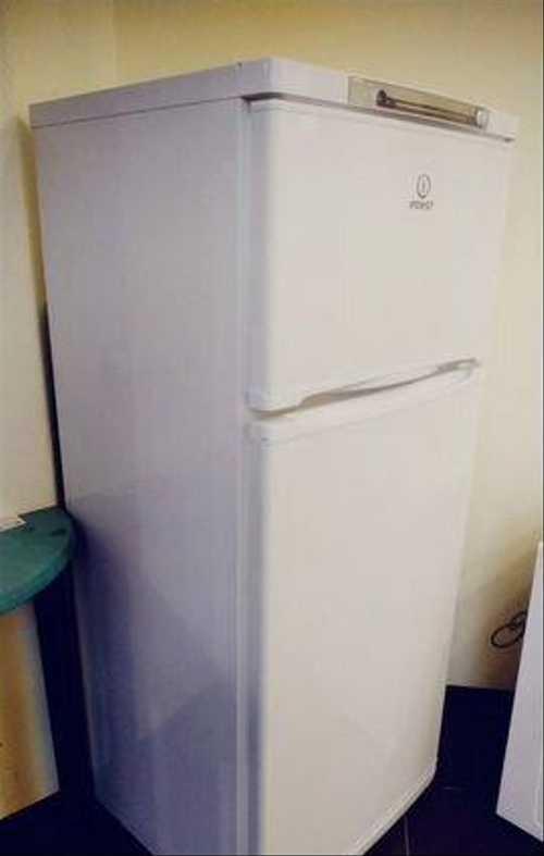 Холодильник бу Indesit ST145.028