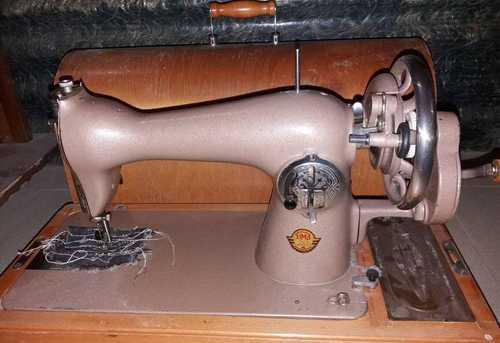 Ручная швейная машина