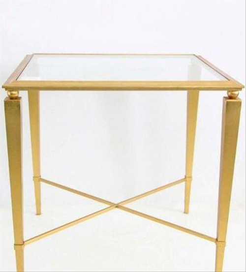 Приставной столик золотого цвета