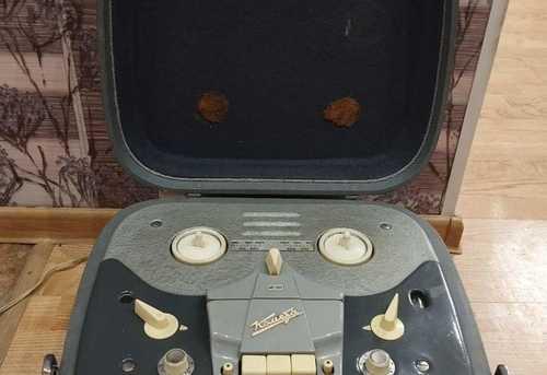 Катушечный магнитофон Комета СССР