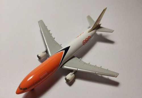Модель самолета TNT Airways A300F Herpa 1/500