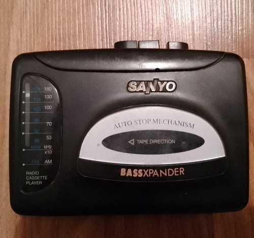 Кассетный радио плеер sanyo. Кассетный плеер goldy