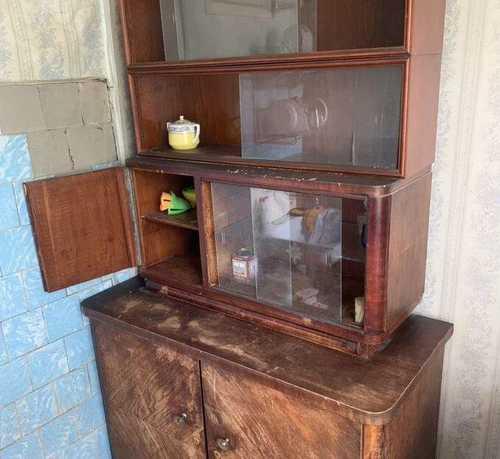 Старинный шкаф буфет