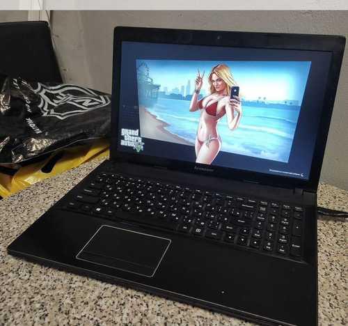 Lenovo Core i5\6GB\SSD\Radeon R5\15,6