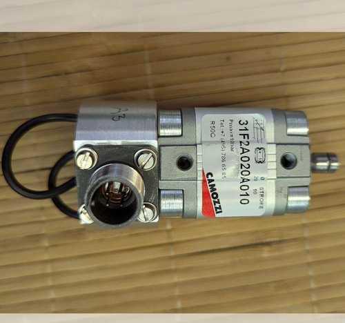 Компактный пневмоцилиндр Camozzi 31f2a032a010