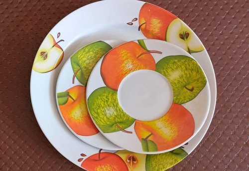 Тарелочка с блюдечками и молодильными яблочками