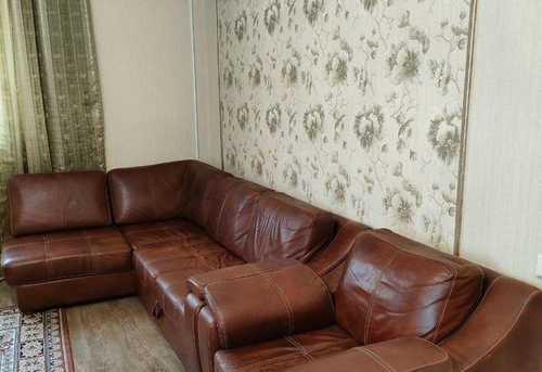Угловой диван из натуральной кожи и кресло