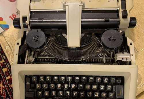 Печатная пишущая машинка Ивица