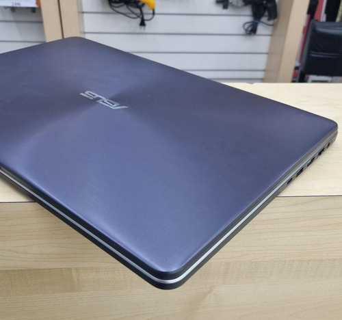 Ноутбук Asus ViviBook 17