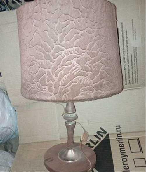 Лампа с абажуром