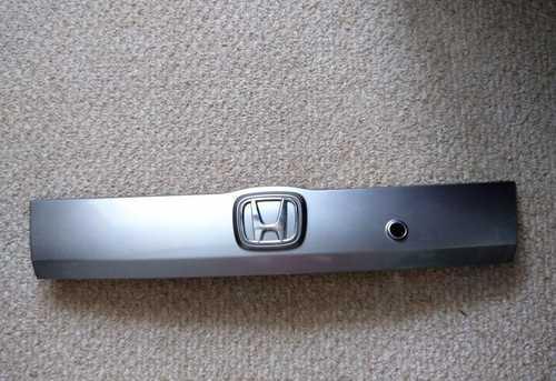 Накладка двери багажника Honda Jazz 2002-2008