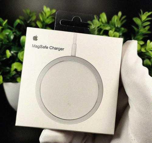 Элегантный зарядник Apple MagSafe