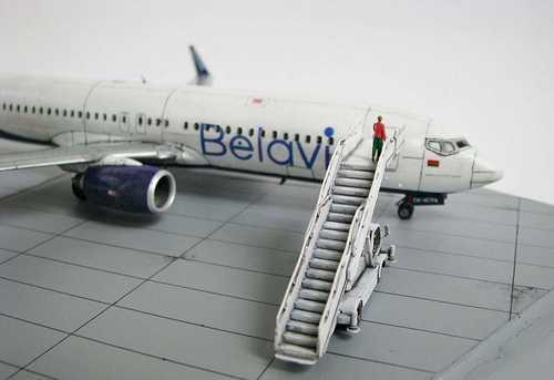 Самолет Boeing 737-800 Belavia 1:144