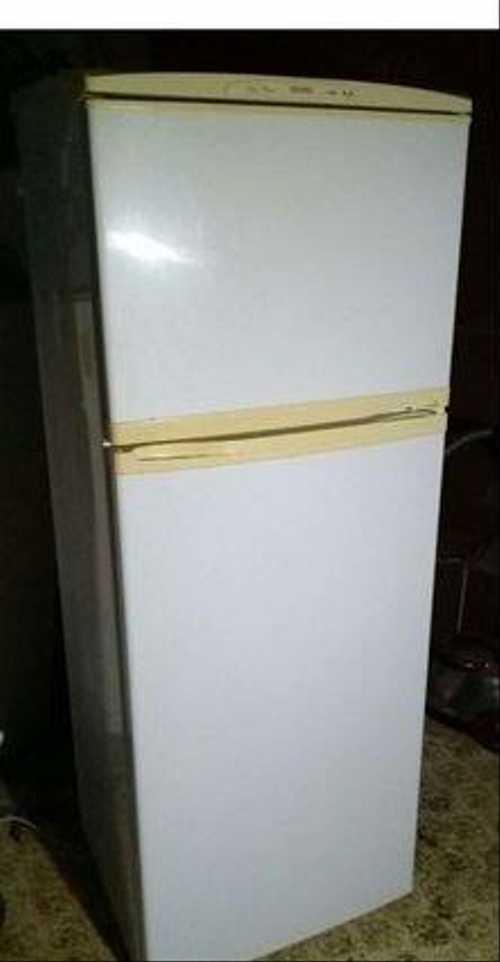 Холодильник на запчасти не рабочий 1998г