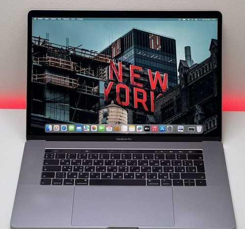 MacBook Pro 15-inch, i7 16gb 256gb Radeon 555X