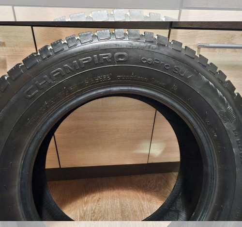 GT Radial Champiro IcePro SUV 225/65 R17