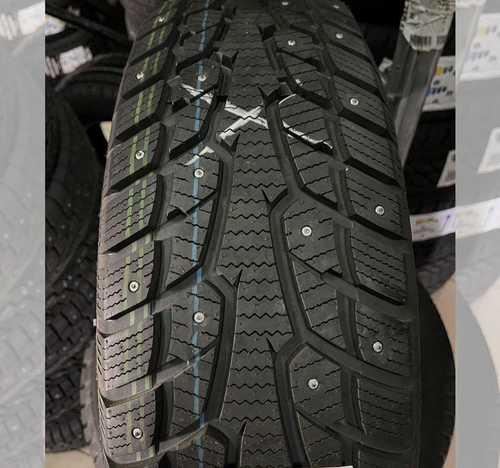 ONYX NY-W703 275/40 R22 107T