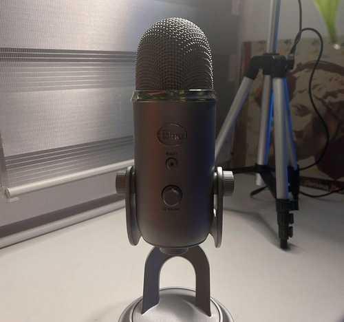 Студийный микрофон blue Yeti Silver