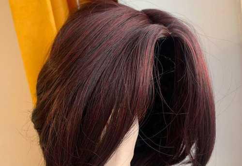 Бордовый парик каре