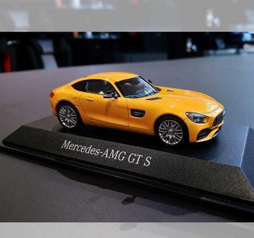 Модель Mercedes-AMG GT C190, Coupе, 1:43, желтый