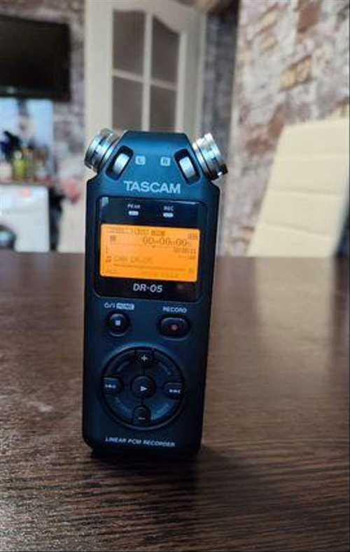 Рекордер Tascam DR-05 (диктофон)