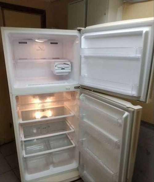 Широкий холодильник Samsung (75 cм) NoFrost