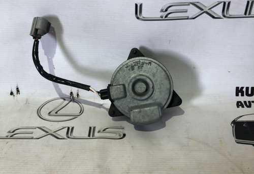 Мотор вентилятора охлаждения Lexus Rx4